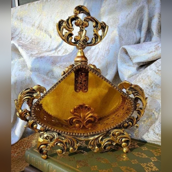 Guildcrest | Accents | Vintage Guildcrest 24kt Goldplated Ormolu Amber ...